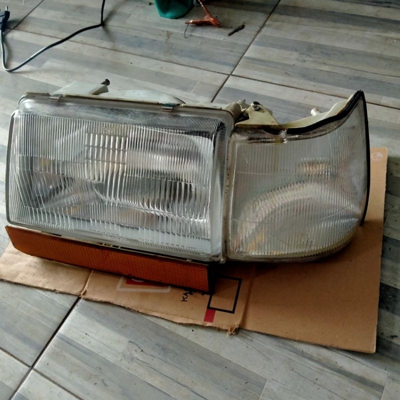 Jual Headlamp lampu depan Toyota Corona AT 151 1984 sampai 1986 bagian ...