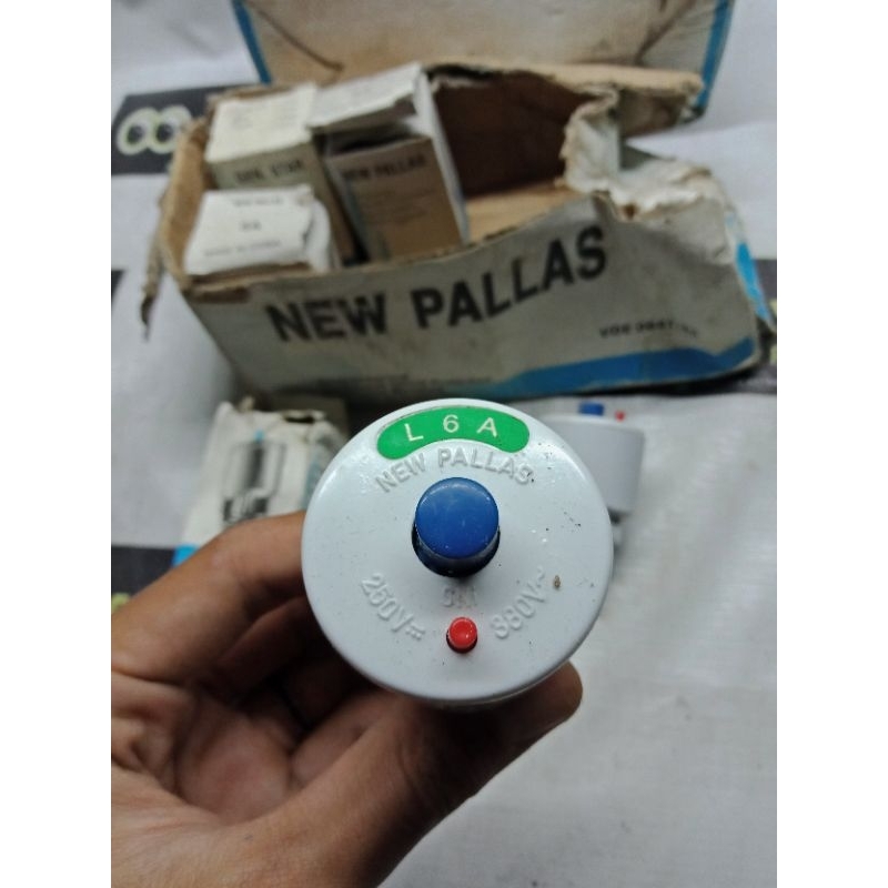 Jual Sekring Sekering Listrik Fuse Box Otomatis PLN Rumah 6A Dan 10A ...