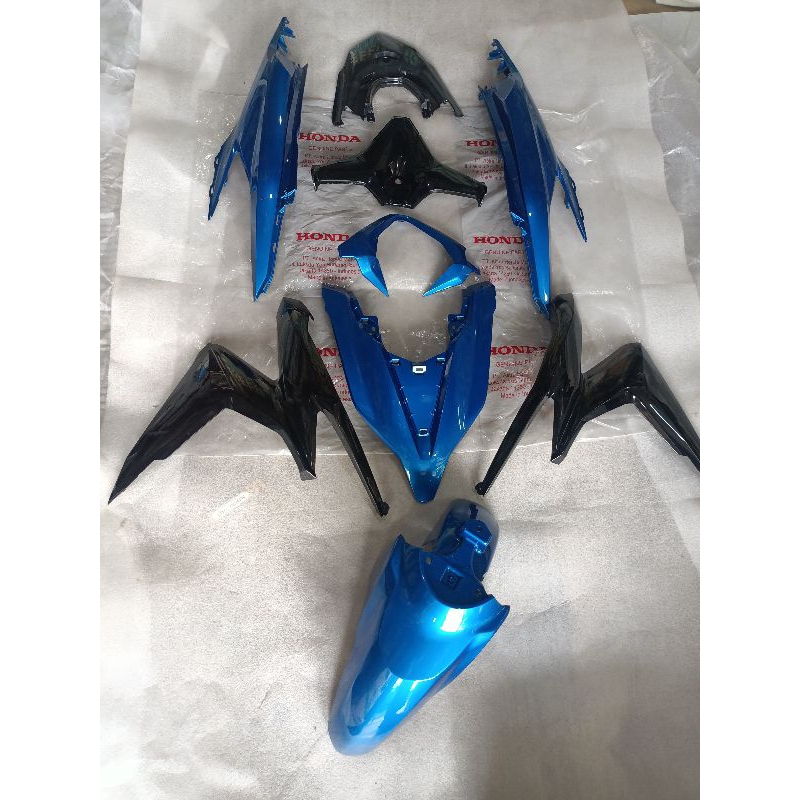 Jual cover body bodi Vario new 125,150 Vietnam biru hitam glossy ...