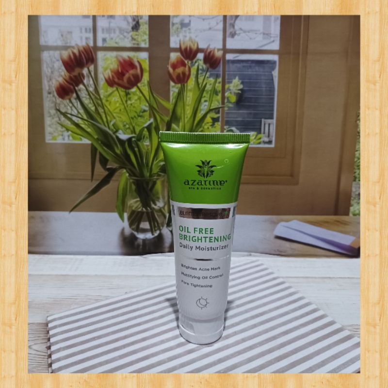 Jual Azarine Oil Free Brightening Daily Moisturizer 40ml | Shopee Indonesia