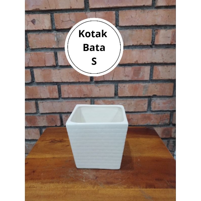 Jual Vase Keramik Kotak Bata S ( Termasuk Bubble Wrap 1 Meter ) | Shopee Indonesia