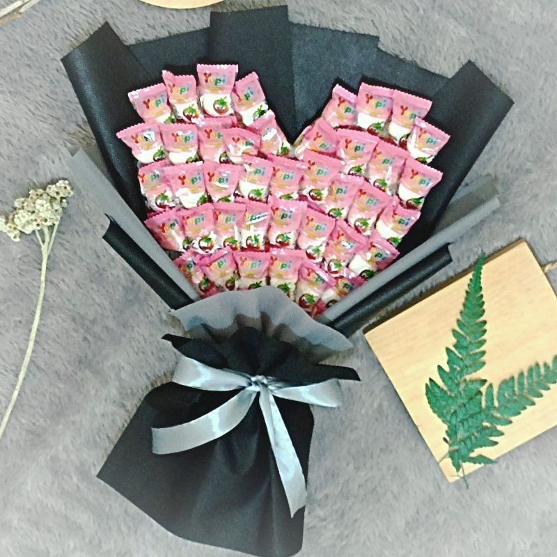Jual buket LoVe kiss / hadiah wisuda/ buket cantik/ hadiah wisuda ...
