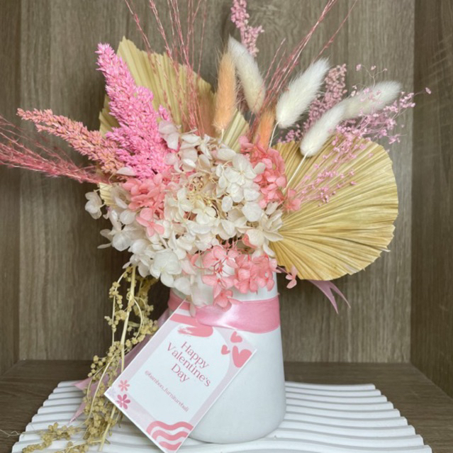 Jual Pinky dried flower bucket / kado valentine / Hiasan Bunga kering ...