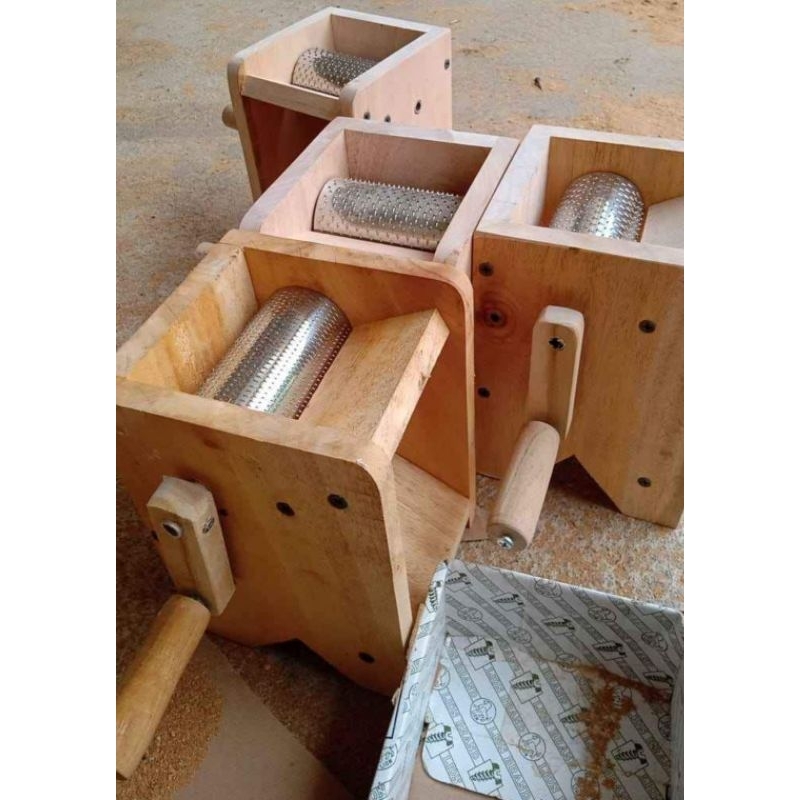 Jual Parut Kelapa Manual | Parut Singkong Kayu | Parut Murah Kayu ...