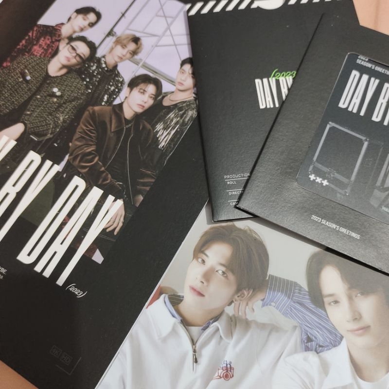 Jual TXT Season Greetings 2023 photobook digicode | Shopee Indonesia