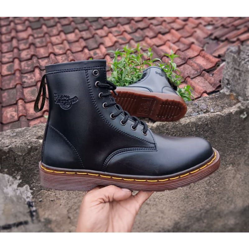 Jual sepatu Dr Martens boots docmart klasik pria dan wanita.sepatu ...