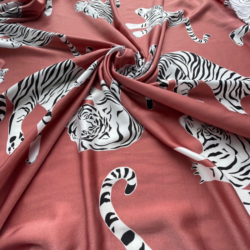 Jual 𝐤𝐚𝐢𝐧 Baby Silk HNM / Armani satin / Kain Motif Macan / motif Macan ...