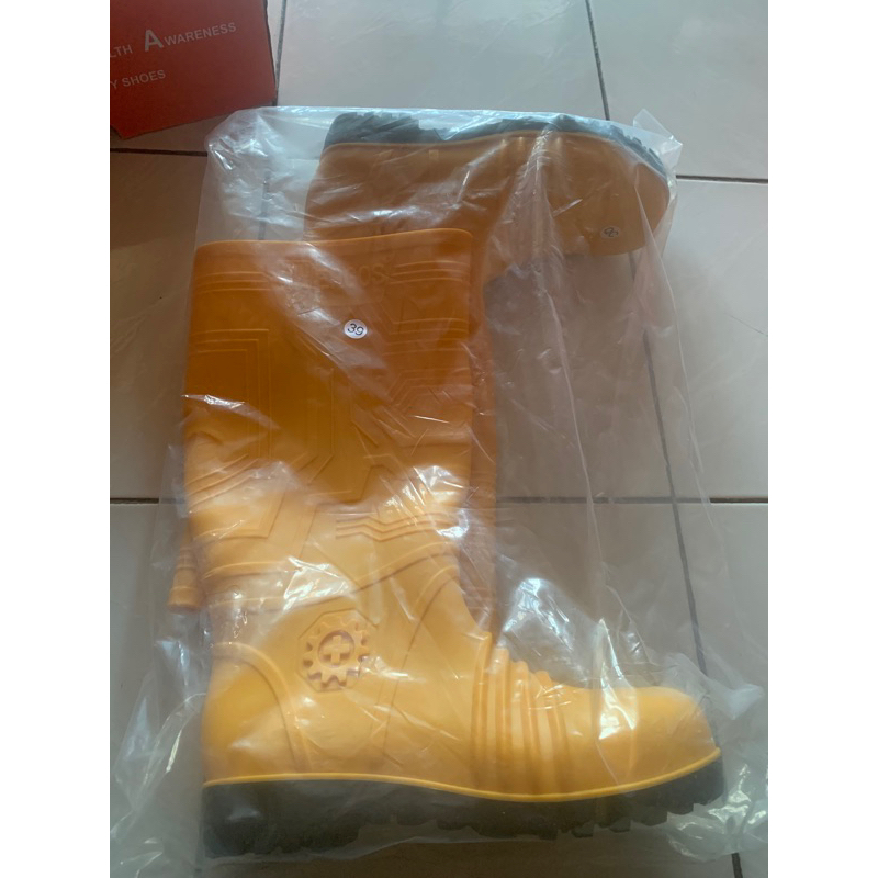 Jual SEPATU SAFETY BOOTS ERGOS PROYEK SNI UJUNG BESI STEEL TOE PVC ...