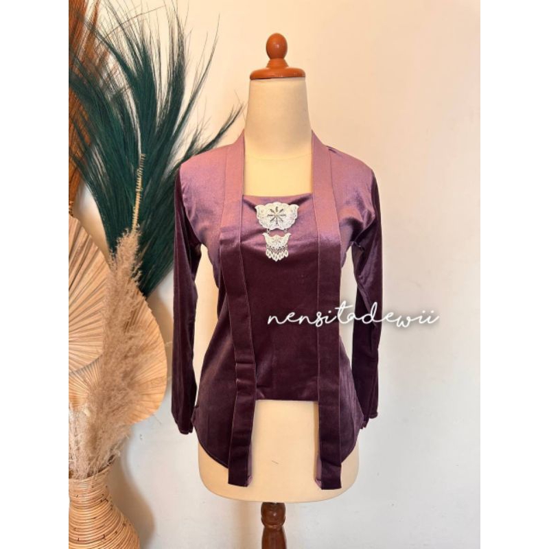 Jual Kebaya Bludru Kutubaru - Warna Ungu Taro | Shopee Indonesia
