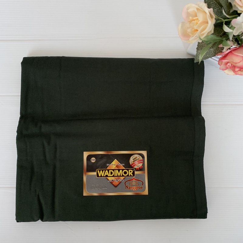 Jual Sarung Tenun WADIMOR Hitam Polos , Sarung Dewasa Original WADIMOR ...