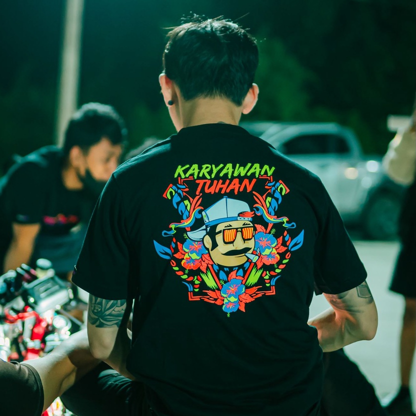 Jual Pilotter Kaos Karyawan Tuhan Original Free Sticker | Shopee Indonesia Jual Pilotter Kaos Karyawan Tuhan Original Free Sticker | Shopee Indonesia