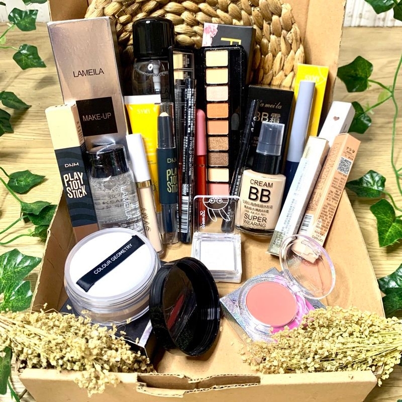 Jual PAKET MAKE UP ISI 18 KOSMETIK SET LENGKAP | Shopee Indonesia