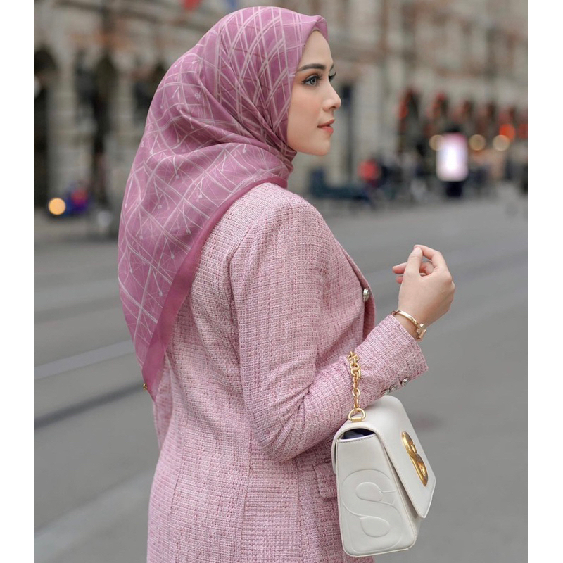Jual Louvre Series Buttonscarves | Shopee Indonesia