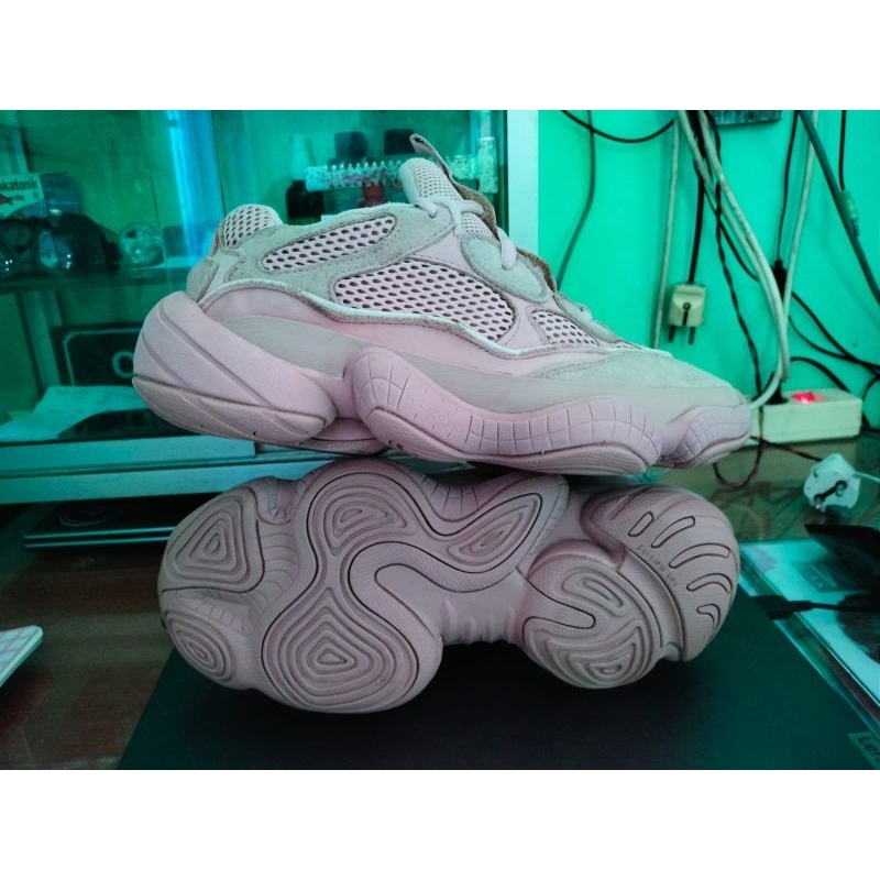 Jual sepatu running/ senam zumba wanita Adidas yeezy type 500 ukuran 38 ...