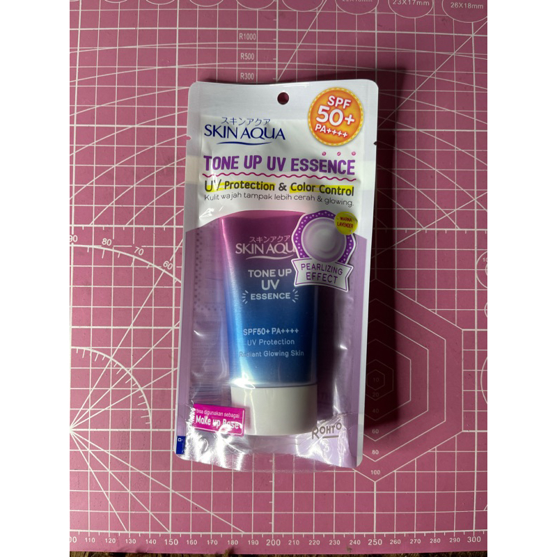 Jual skin aqua tone up uv essence spf 50+ pa++++ 40g | Shopee Indonesia