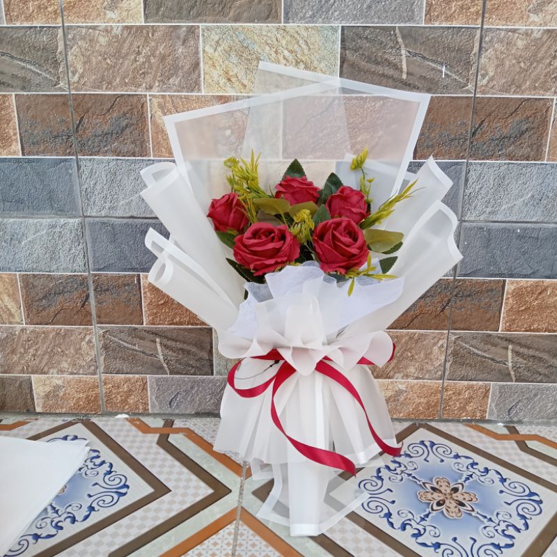 Jual buket bunga mawar merah / buket bunga rose / buket kado wisuda ...