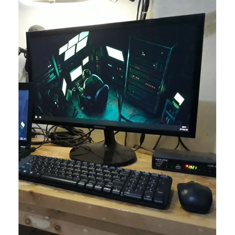 Jual Monitor Samsung 19 inch + Keyboard_Mouse Wireless Logitech Second ...