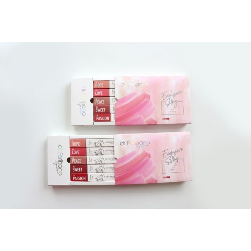 Jual SIGNATURE BOX - EXCLUSIVE SILKY LIP MATTE (5 WARNA ) | Shopee ...