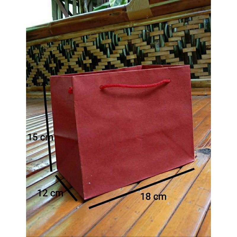 Jual Paperbag Polos Merah Pia Ukuran P18 L12 T15 | Shopee Indonesia