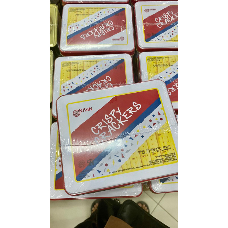 Jual Nissin Crispy Crackers Kaleng 750g | Shopee Indonesia