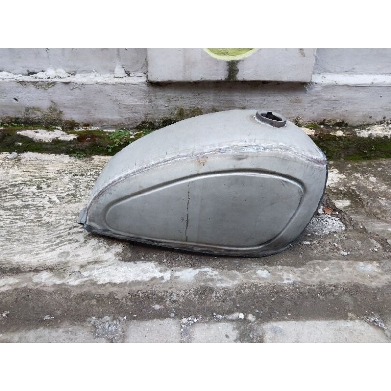 Jual Tangki Tengki kastem jepstyle triumph motor gastank japstyle ...