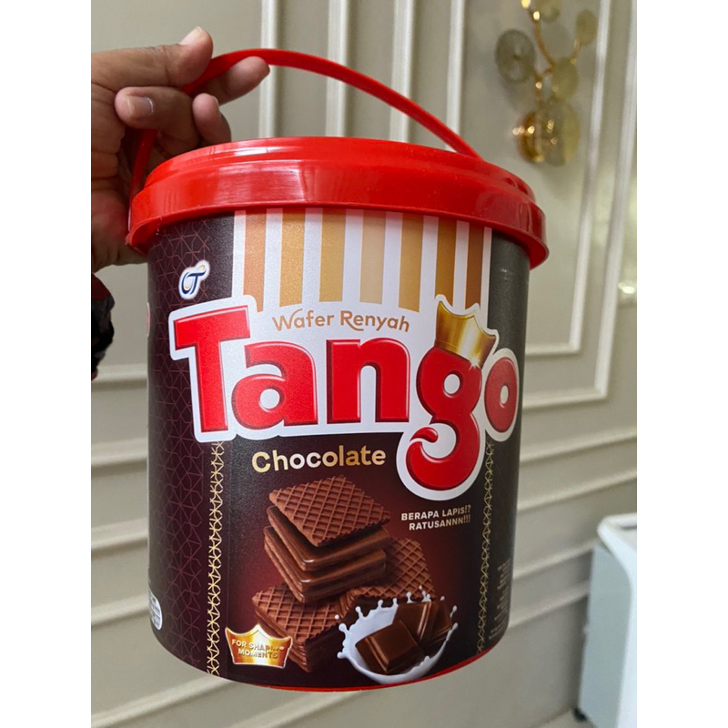 Jual wafer Tango Jar 240gr rasa cokelat /kaleng / toples kue lebaran ...