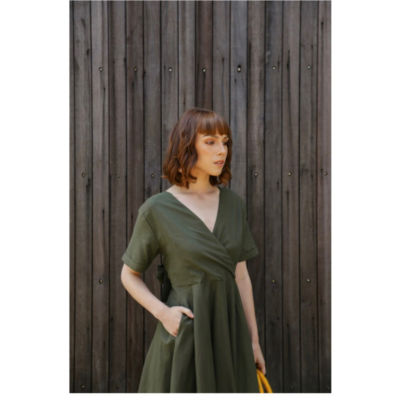 Jual maven madeline midi dress in seaweed new without tag | Shopee ...