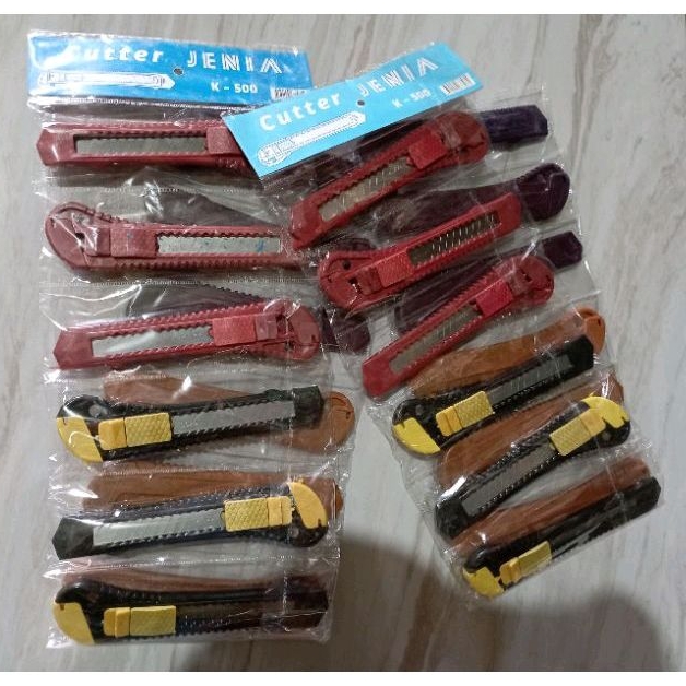 Jual PISAU CUTTER JENIA/CUTTER KNIFE KEMASAN BURAM RENCENG | Shopee ...