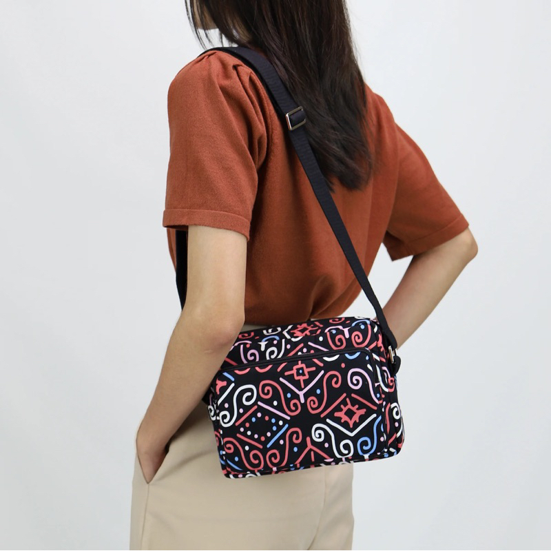 Jual READY Original Naraya Tas Selempang Kantong Restleting Depan Kecil ...