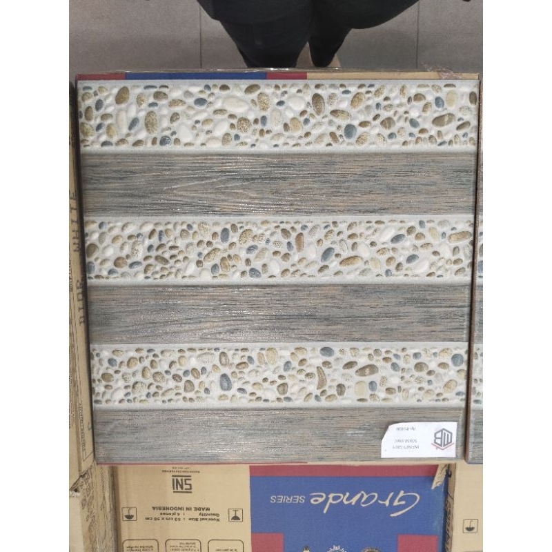Jual keramik lantai 50x50 Centro Infinity grey kw3 | Shopee Indonesia