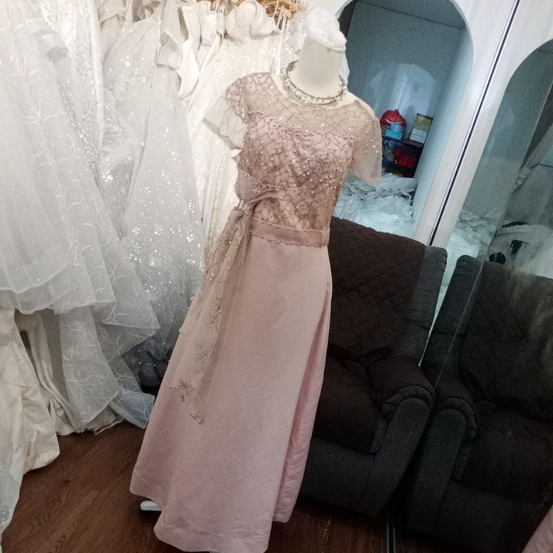 Jual gaun pesta / gaun mama/ gaun acara ya/ gaun acara untuk keluarga ...