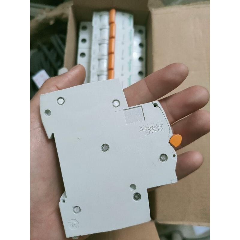 Jual mcb schneider domae 1 phase 20A 40A 20a/ MCB shneider 40a 1 phase ...