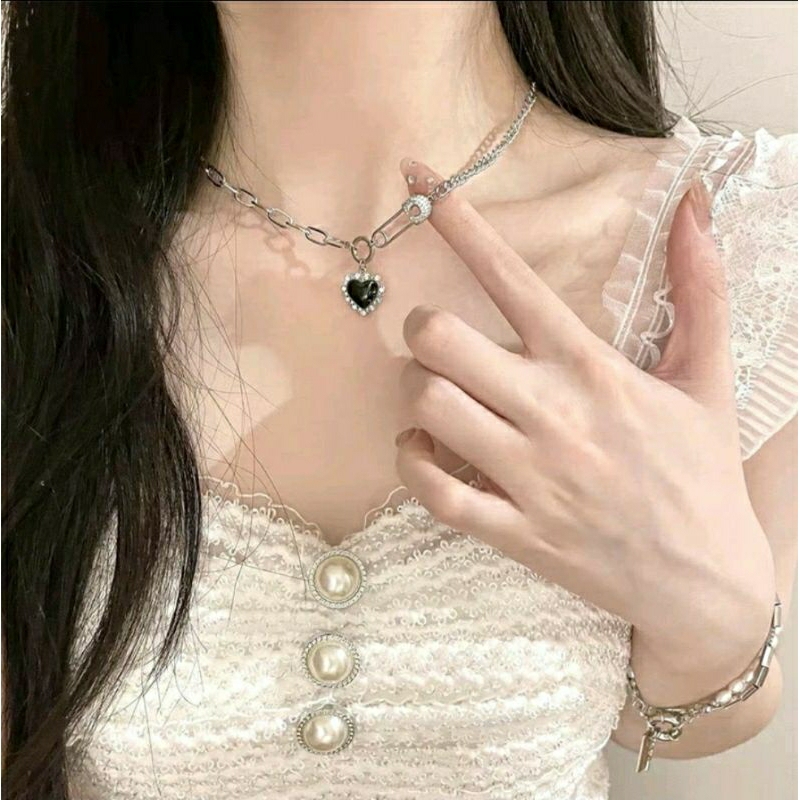 Jual READY !! BLACK PEARL LOVE NECKLACE / KOREAN NECKLACE / KALUNG HATI ...
