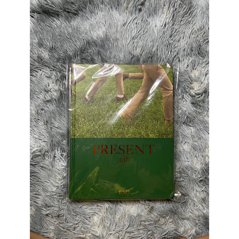 Jual EXO_PRESENT PHOTO BOOK | Shopee Indonesia
