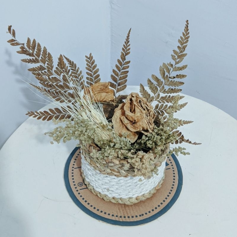 Jual satu set bunga kering dan vas/daun palem /paket bunga kering/pakis ...