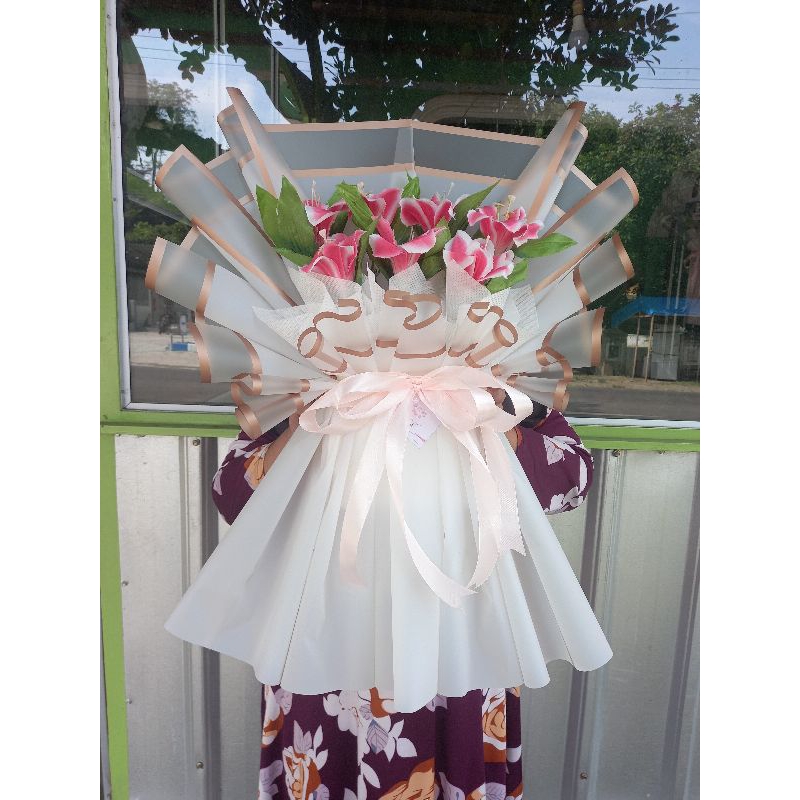 Jual BUKET BUNGA ARTIFICIAL PUTIH BUKET WISUDA BUKET ULTAH BUKET ...