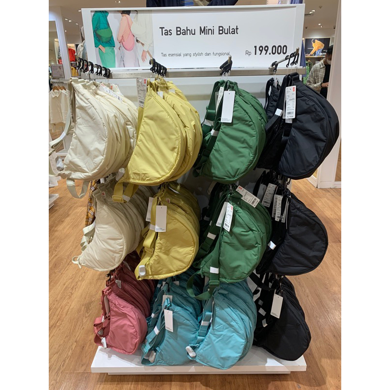 Jual Bag Uniqlo / Waist Bag Uniqlo Best seller original | Shopee Indonesia