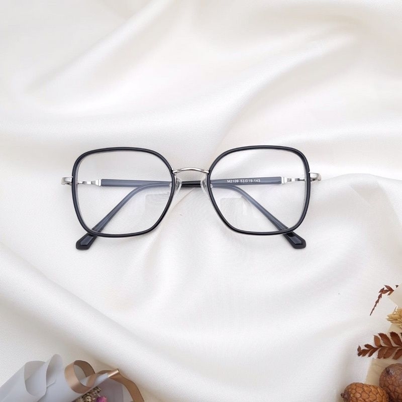 Jual KACAMATA WANITA / KACAMATA BLUEYCROMIC / KACAMATA PHOTOCROMIC ...