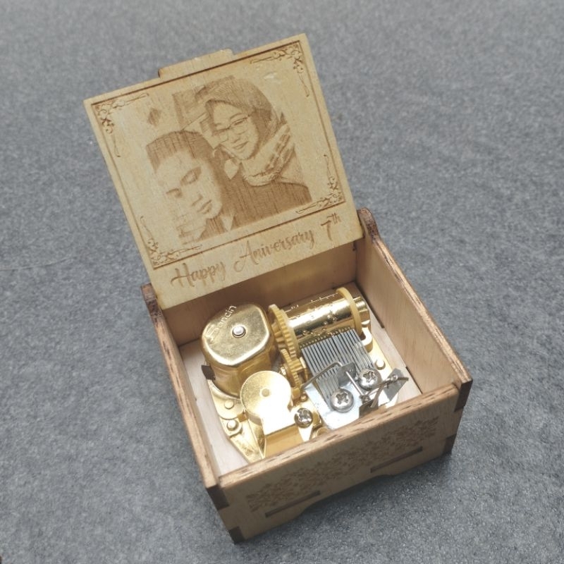 Jual Kotak Musik Otomatis Kayu Triplek Music Box Hadiah Kado Ulang ...