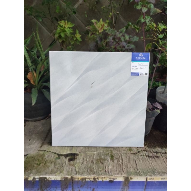 Jual Keramik lantai 40x40 Pluto grey / glossy / Mulia accura | Shopee ...