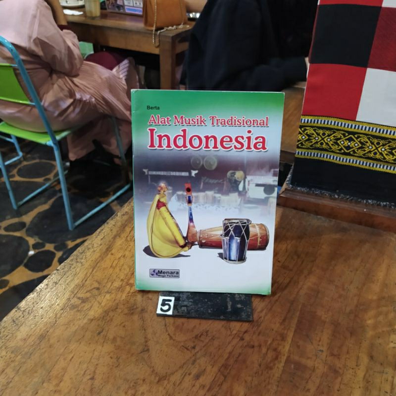 Jual BUKU ALAT MUSIK TRADISIONAL INDONESIA By Berta | Shopee Indonesia