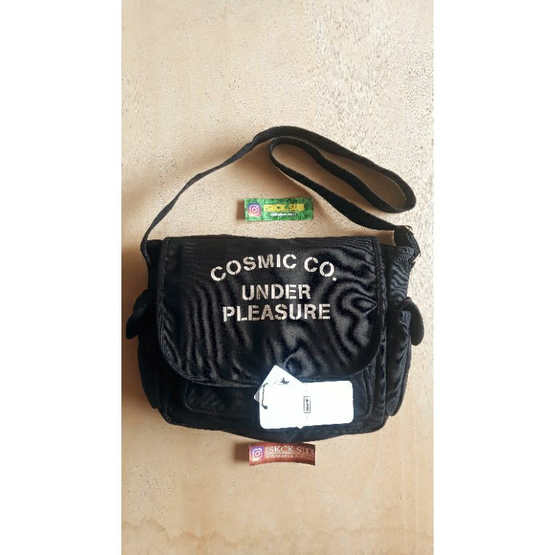 Jual Tas Selempang Cosmic Dustin Black Original ( Cosmic Dustin ...