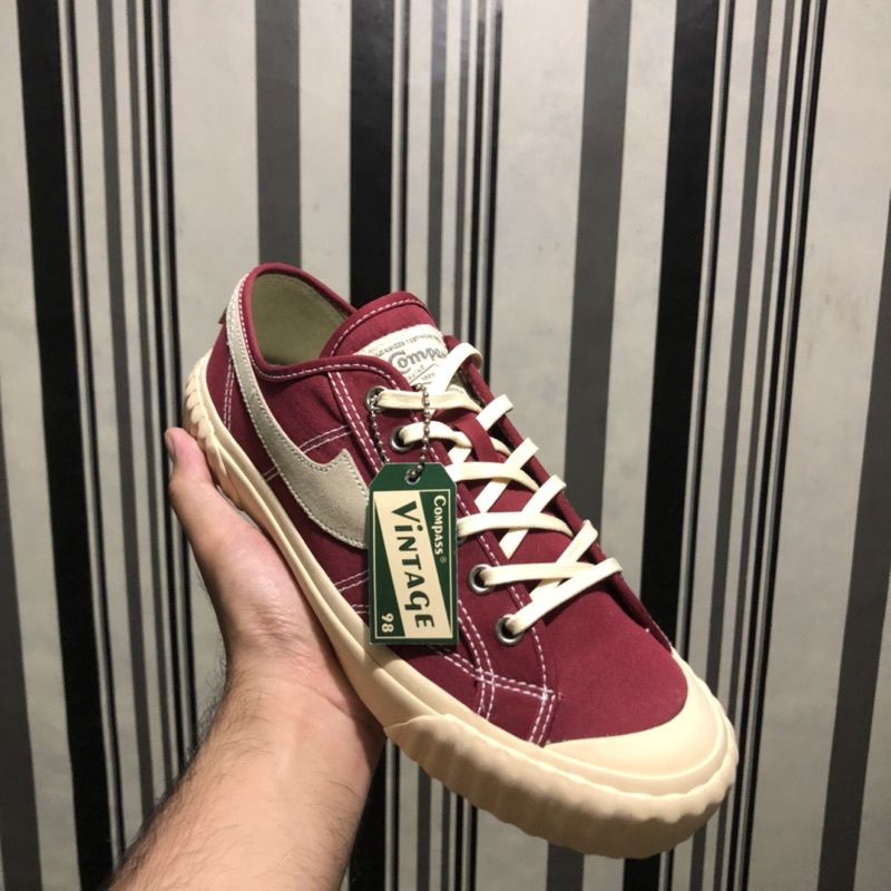 Jual Compass Vintage 98 Maroon Low | 40 / 26.5cm | Shopee Indonesia