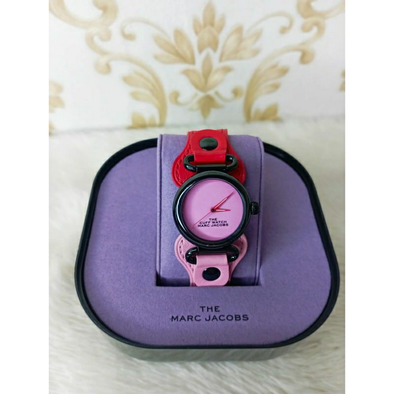 Jual Marc jacobs the cuff watch pink dial colorblock strap pink red bhw ...