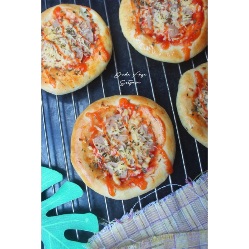 Jual Roti Pizza Mini Sosis Homemade / Pizza Mini / Roti Pizza Sosis ...