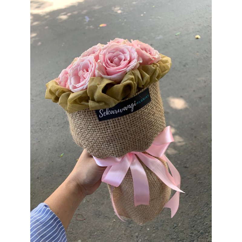Jual bunga ulang tahun / buket mawar / bunga wisuda / buket bunga ...