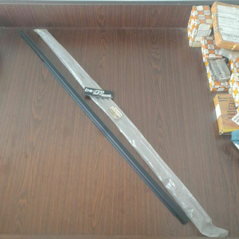 Jual karet pelipit kaca pintu depan kanan bagian luar ISUZU PANTHER ...