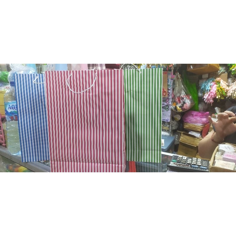 Jual paper bag polio salur coklat atau coklat isi 12 pcs new | Shopee ...