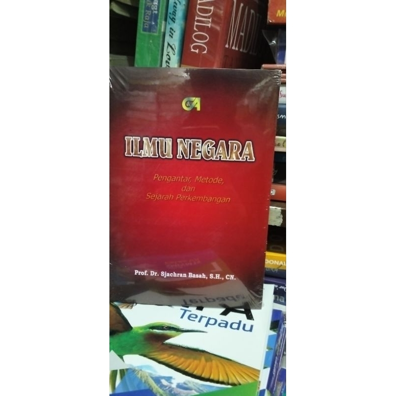 Jual Buku Ilmu Negara pengantar, metode dan sejarah perkembangan by Sjachran Basah | Shopee ...