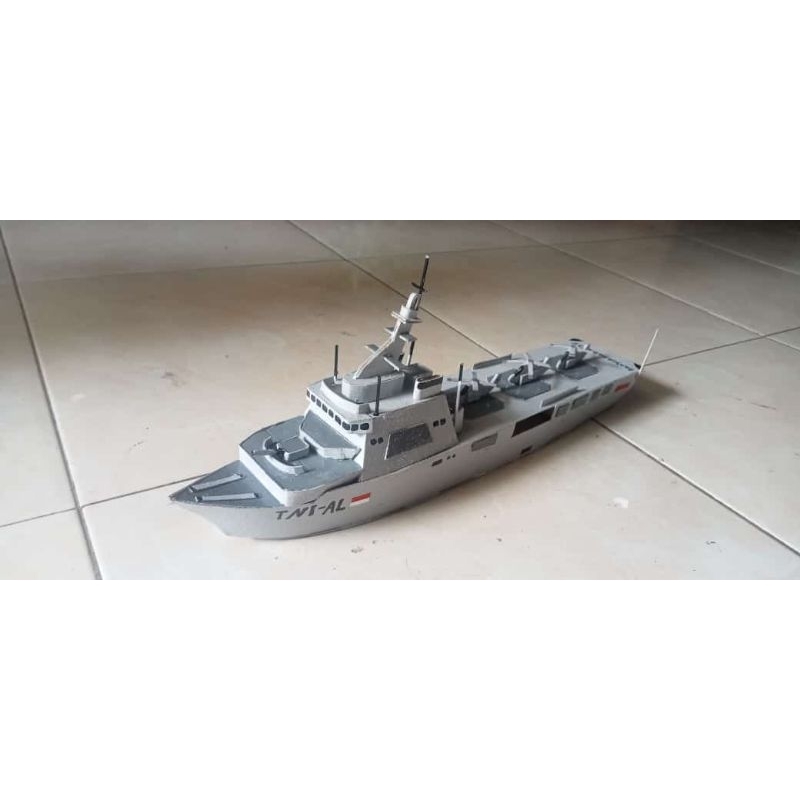 Jual miniatur kapal perang Indonesia KRI Banjarmasin | Shopee Indonesia